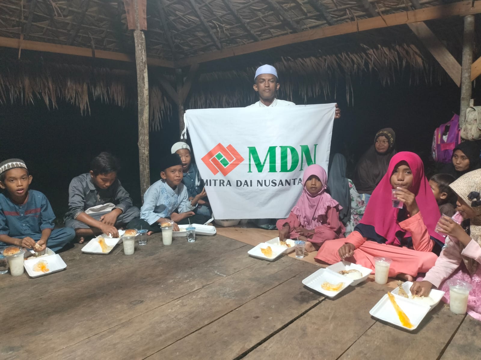 MDN Buka Bersama Mualaf Suku Togutil - Mitra Dai Nusantara